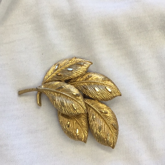 Coro | Jewelry | Vintage Coro Brushed Gold Brooch Pin | Poshmark